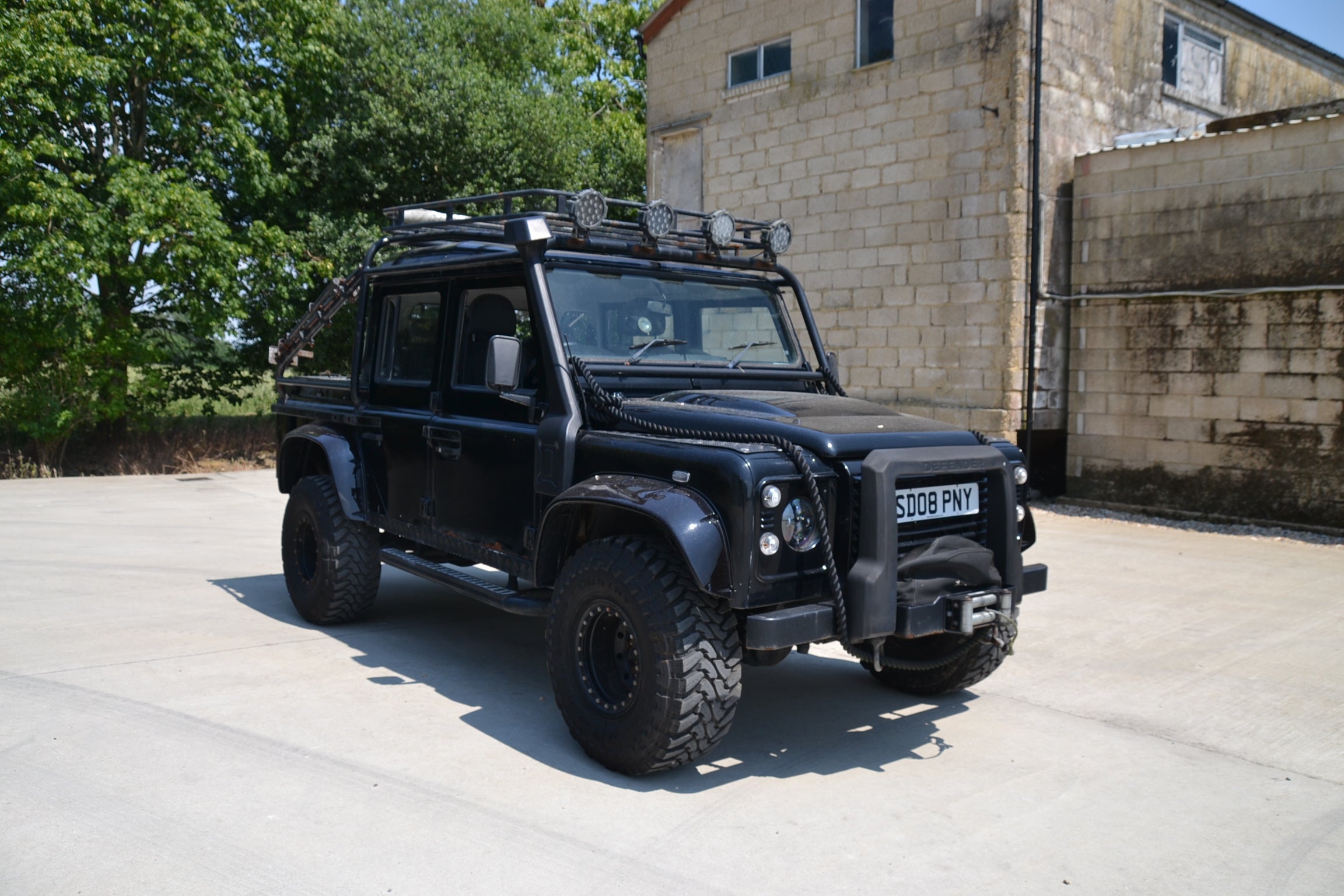 2008 Defender 110 Double Cab Spectre Re-Creation – Douglass Motors